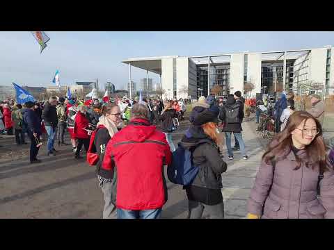 Live-Übertragung 🔴 von Menschenkette gegen die Gefahr eines 3. Weltkriegs aus Berlin #050223