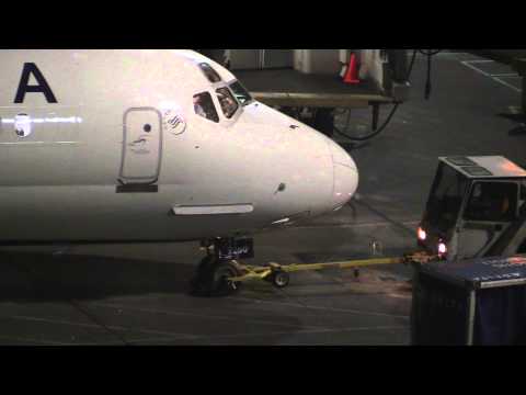 Delta Ramp Workers Doing A Great Job. DTW.