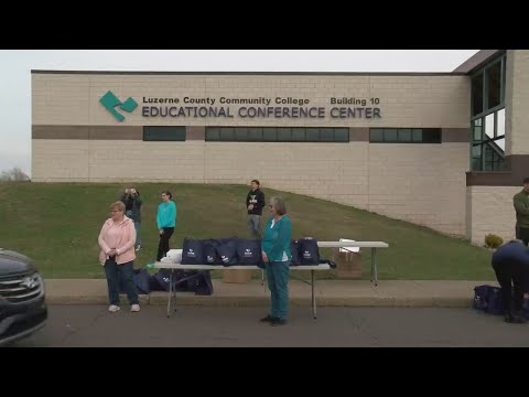 LCCC and Fork over Love donate over 400 meals