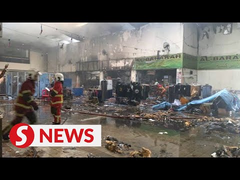 Fire razes four shops in Johor’s Larkin Market