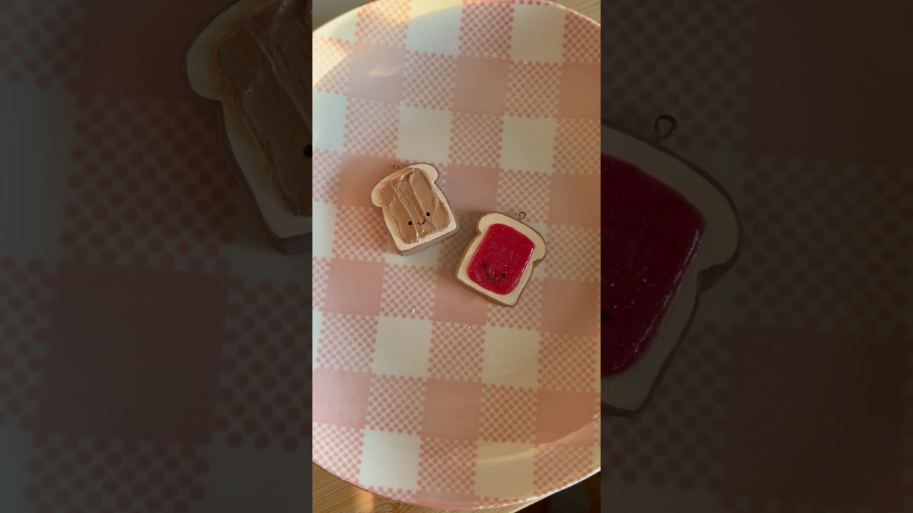 Peanut and jelly friendship keychains 🍞🍓 #airdryclay #artidea