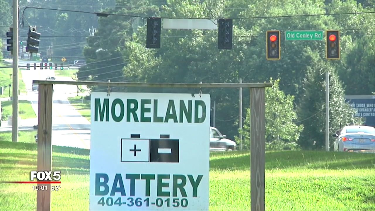 Robbers in clown masks hold up store