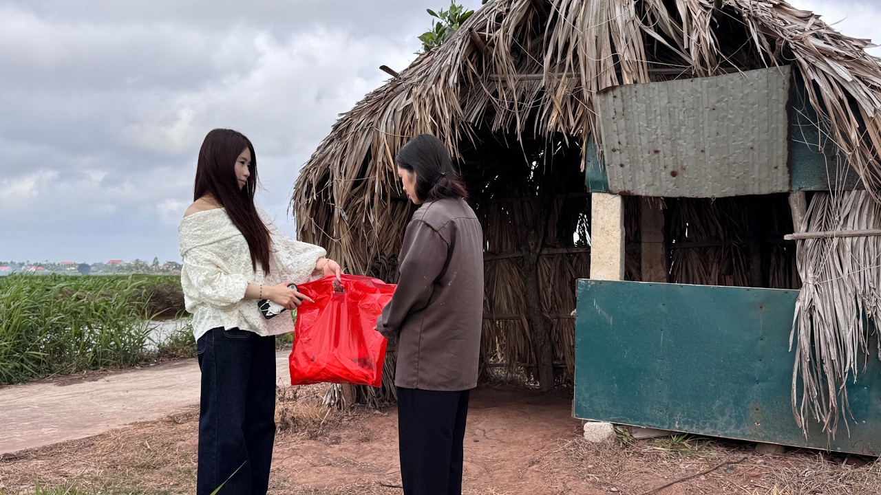 The woman encourages and offers the poor girl a better job—will the poor girl listen to her?