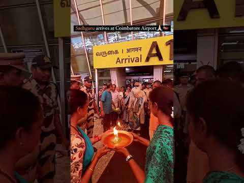 Sadhguru arrives at Coimbatore Airport βοΈβ