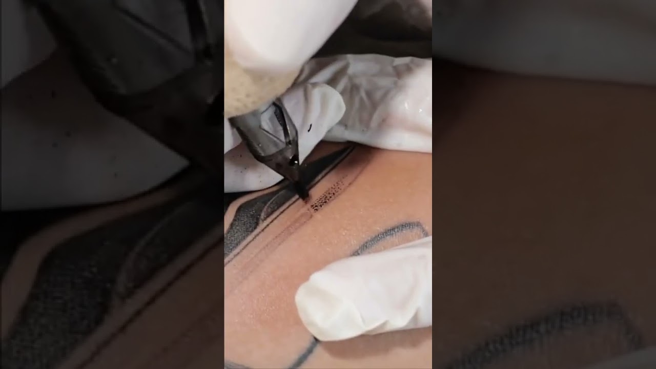 Tattoo By🔹@nandotattooer Old School 👟 🖤