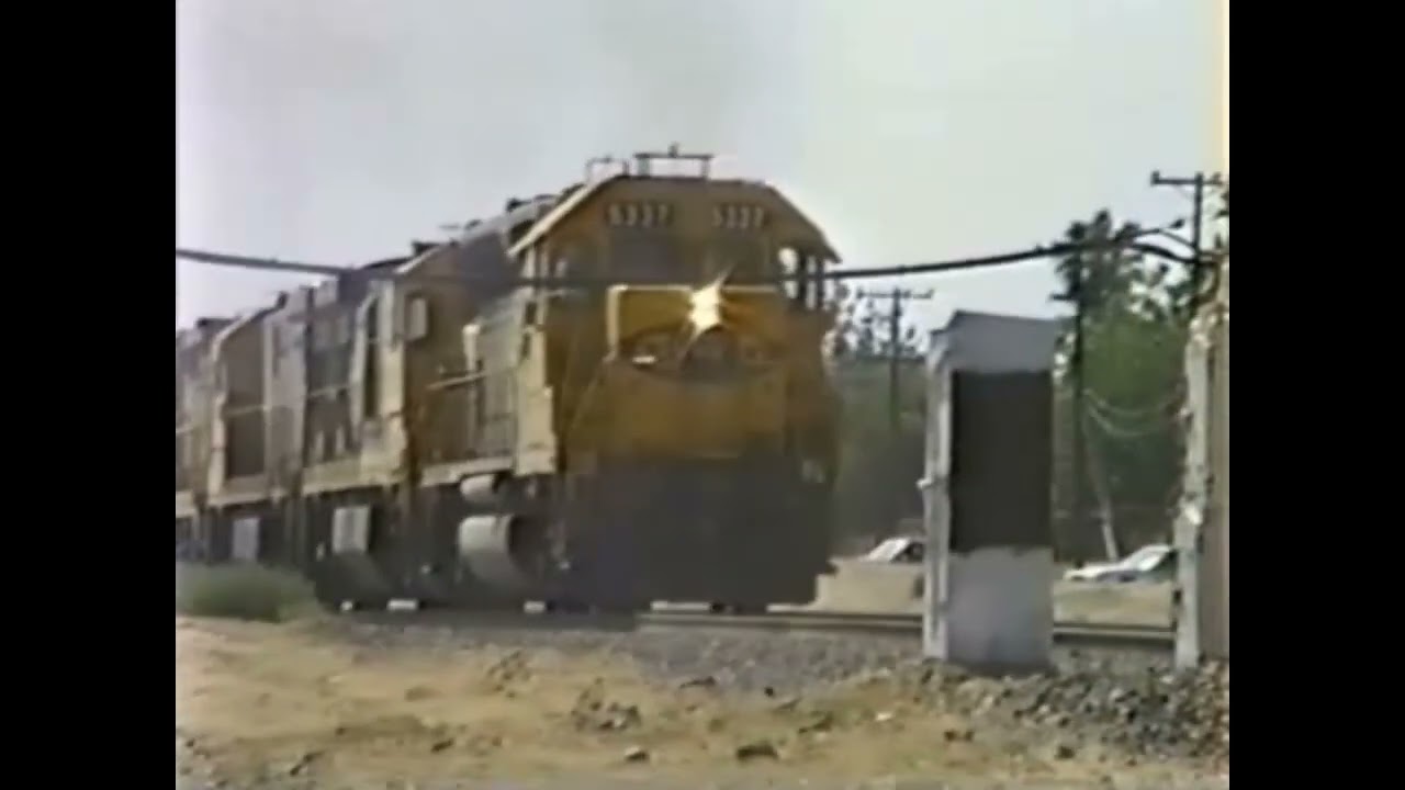 AT&SF 5337 leads an eastbound gm train along old Edison hwy Bakersfield, Ca 1992