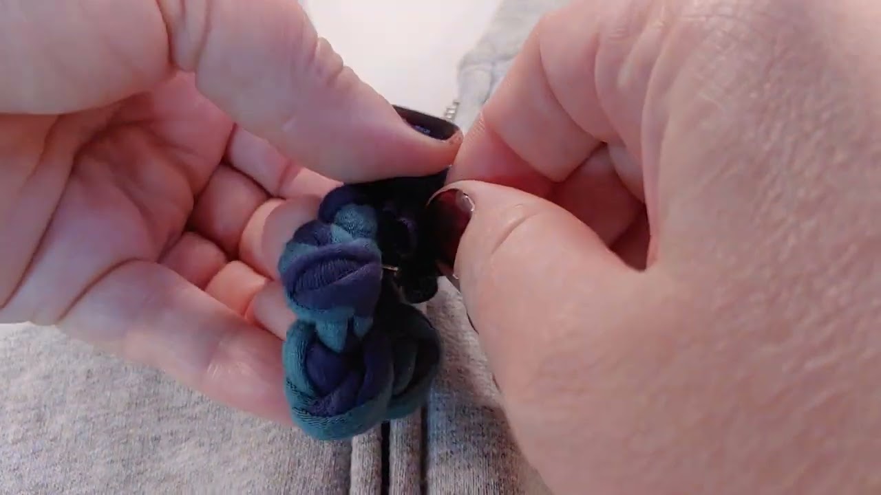 Attaching a zipper pull sensory chew from Therapeutic Threads using hair pin