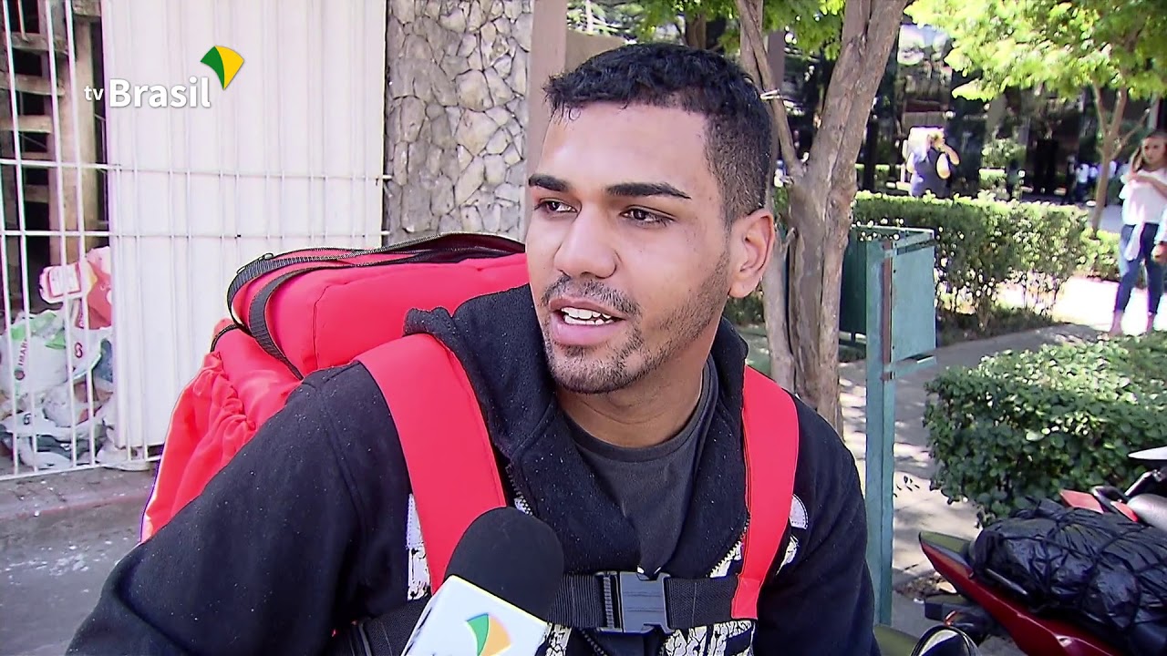 Delivery por apps precariza relações de trabalho com entregadores