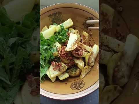 Rural fried potato, so fragrant firewood paste chili noodles!