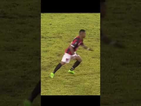 La Sentadinha ๐ณ. Esto hizo Manuel Granados, jugador del Portuguesa FC vs el Caracas FC