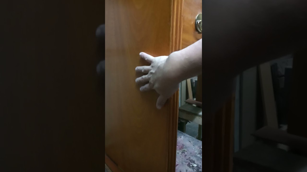 escritorio enchapado en serejeira y lustrado, excelente terminación!!