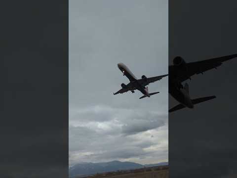 #757 #aviation #bzn #travel #bozeman #airplane #boeing757 #montana #jet #planespotting