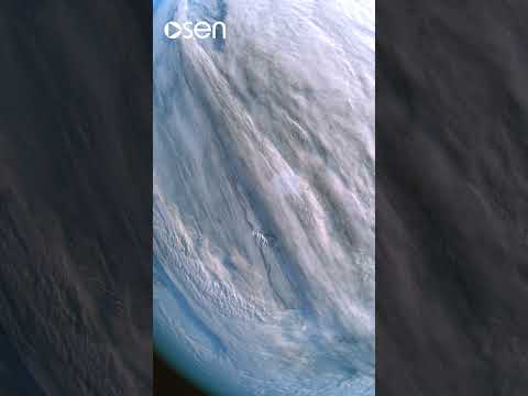 World's largest iceberg - Iceberg A23a - can be seen beneath the cloud as it travels Antarctica 🧊