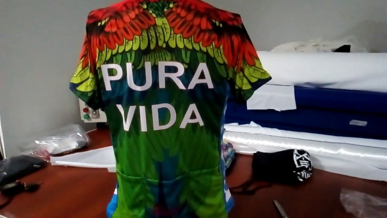 Pura Vida Parrot Bike Jersey, Costa Rican Cycling by Bikingthings