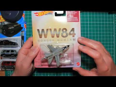 HotWheels WW84 Wonder Woman JET Unbox 18