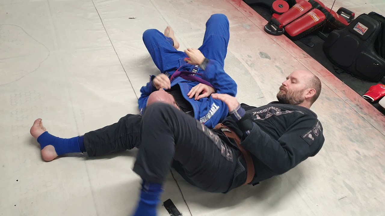 BJJ Tips: Triangle attack to Turtled opponent