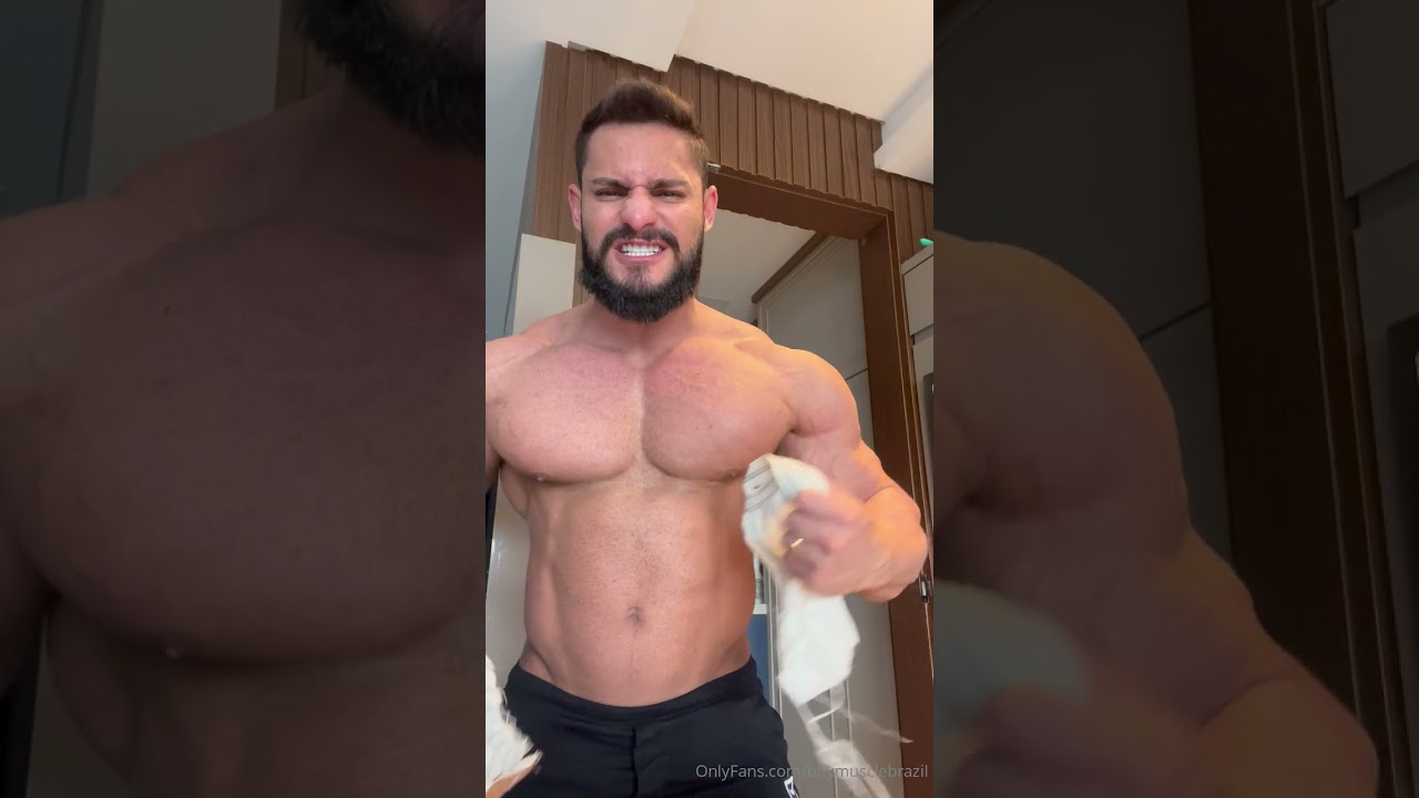 incredible destroy tight shirt HUGE BICEPS