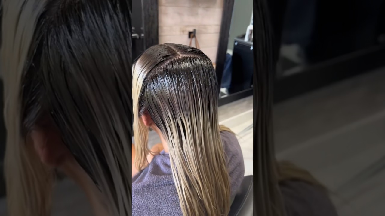 Adding Dimension 👱‍♀️ #platinumblonde #blondingspecialist #blondingtips