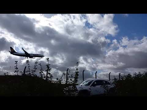 Planespotting at East Midlands Airport observation and picnic area 8/10/2022