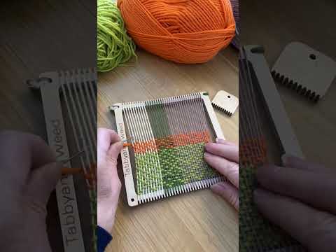 Weaving on a small square loom #weaving #yarncrafts #looms #fabric #gifts #handmade #yarn