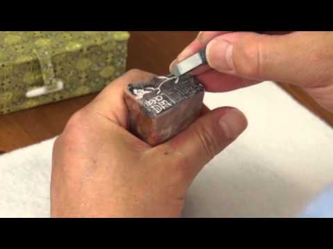 Henry Li Carving the Chinese Name Seal for Andy's Sister (HD)