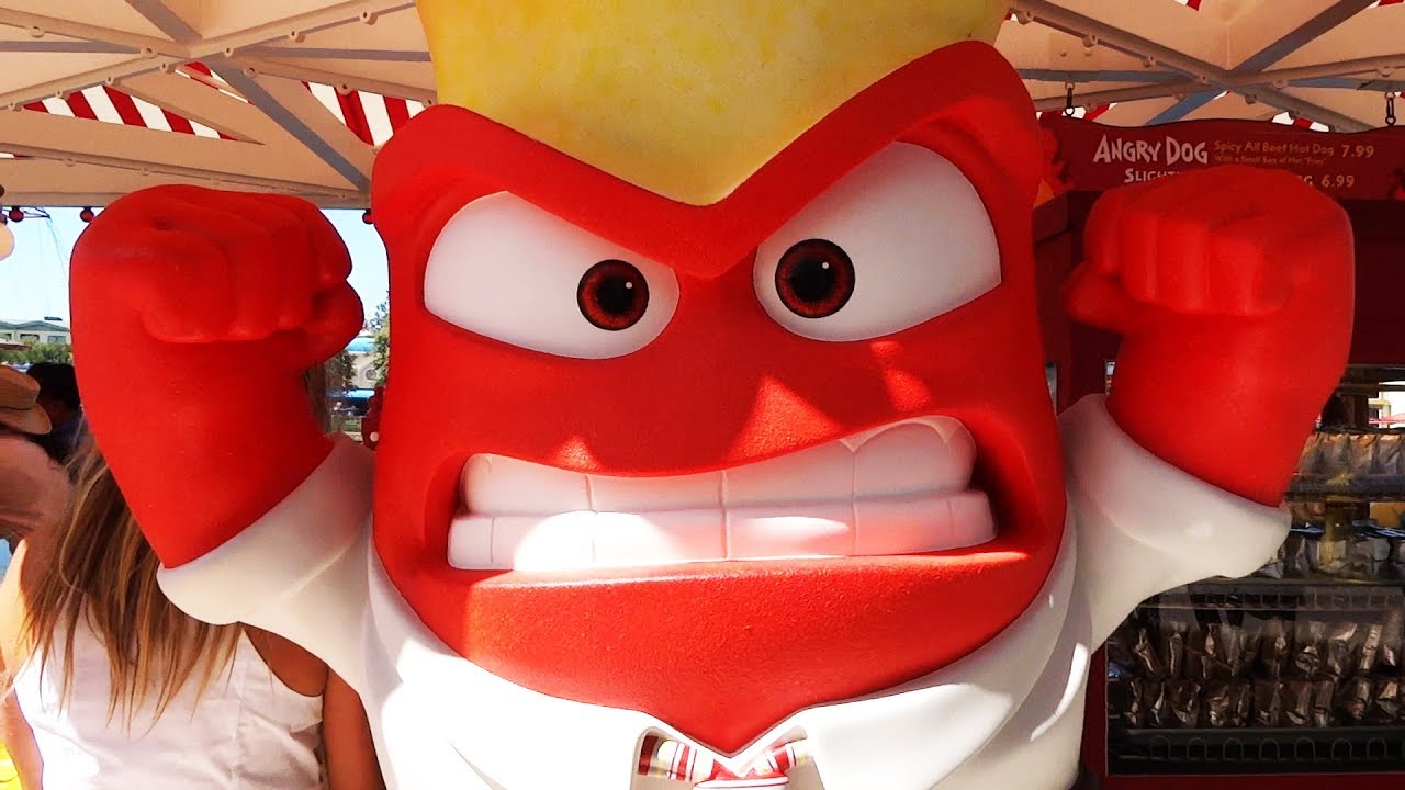 MyDisneyFix | Pixar Pier food stands (Angry Dogs, Señor Buzz Churros ...
