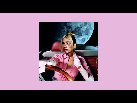 levitating by dua lipa but the vocals are 9 seconds delayed