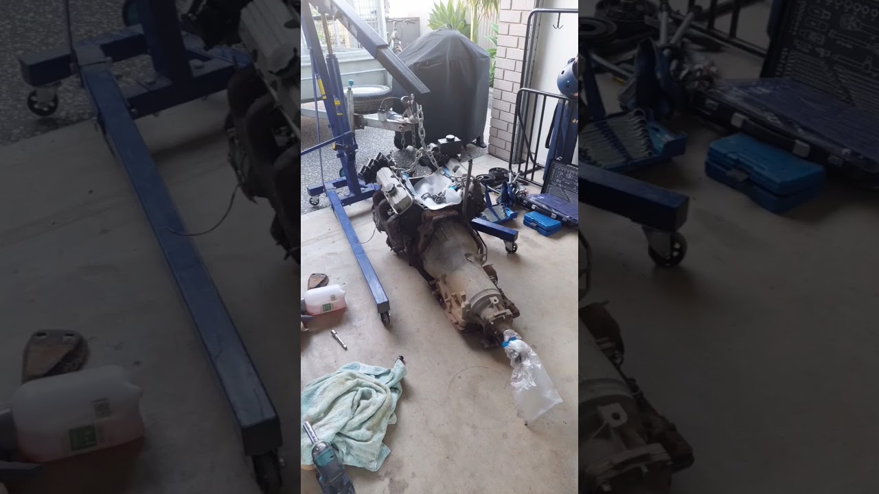 VR Commodore engine removal and teardown #holdencommodore #vr #fyp #commodore #v6 #buick #viral