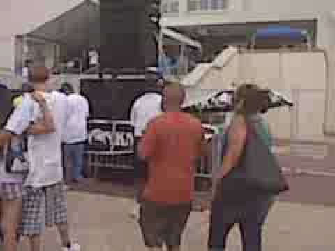 Funny as HELL Old black guy dancing
