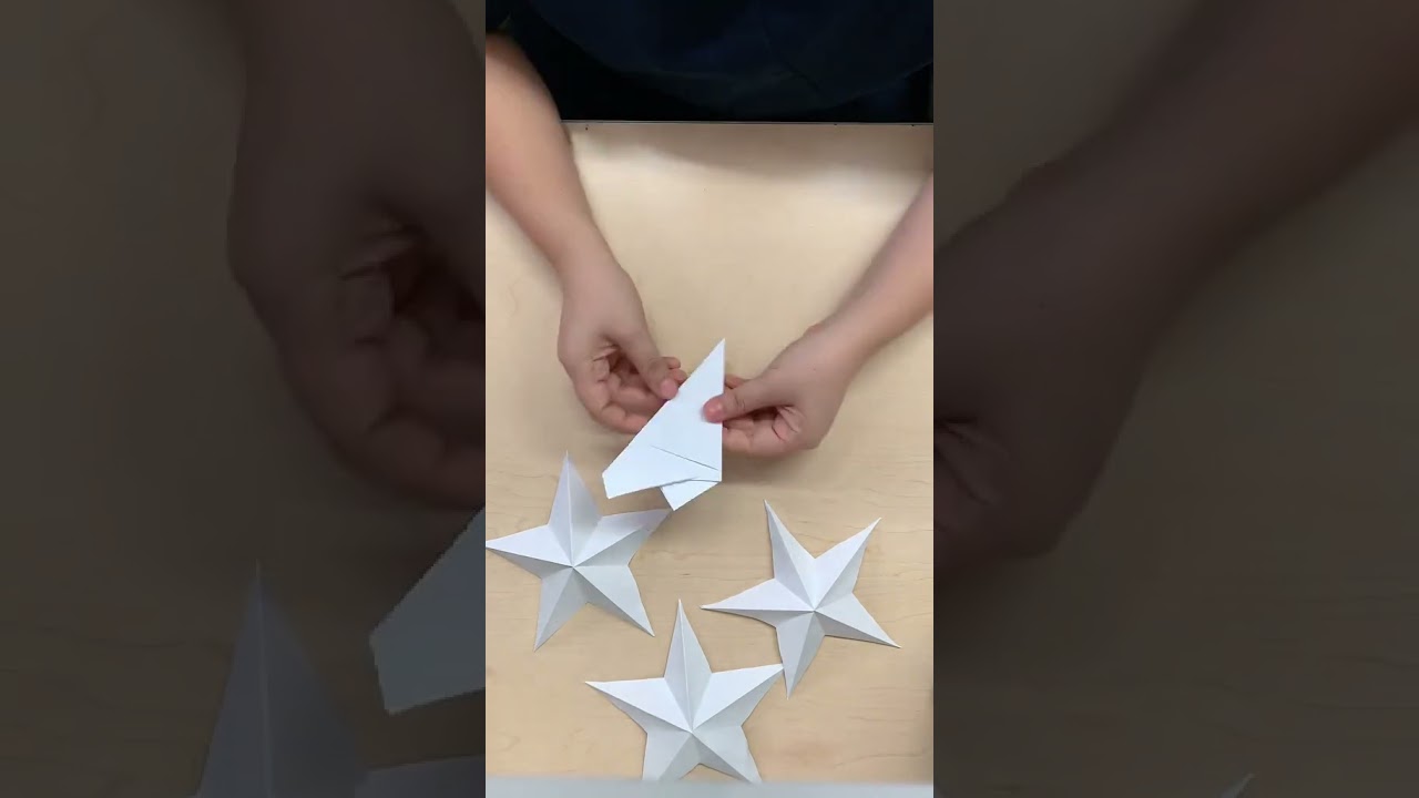 Como hacer estrellas de papel 🌟 manualidades en casa con reciclaje 🥳  Diseños JC King Piñatas JC 💚