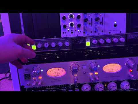 Smart Research C2 Stereo/Dual-Mono Compressor 2023 - Gray | Reverb