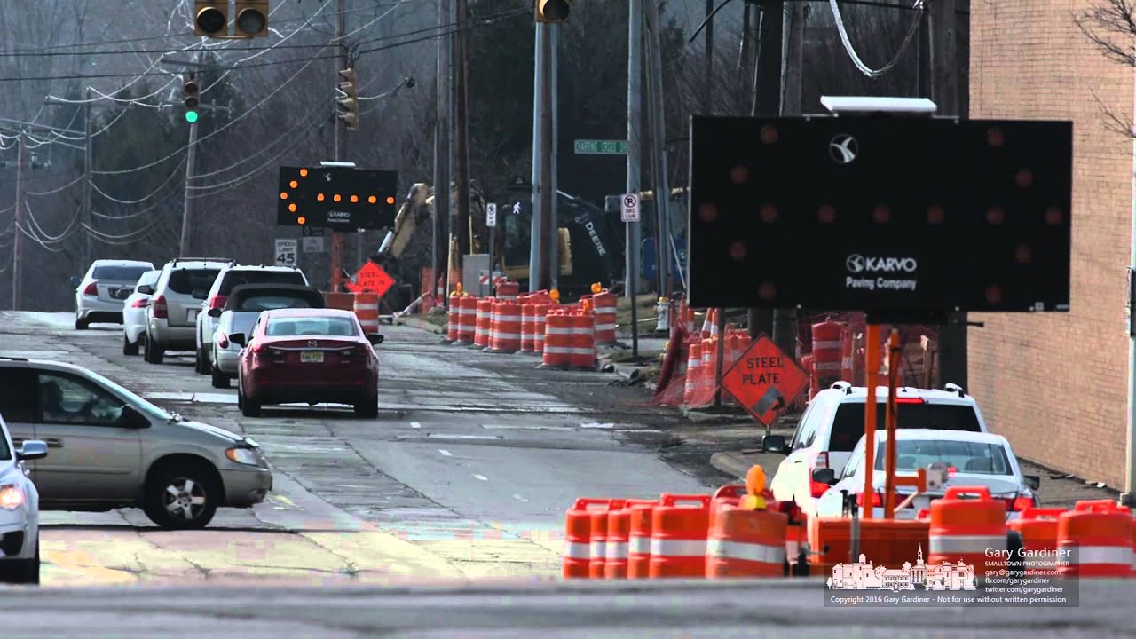 Construction traffic rerouting signs - March 6, 2016