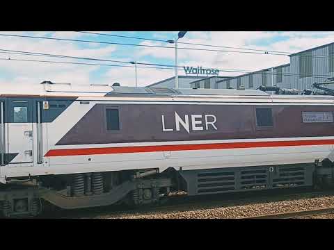 LNER Intercity 225 Trainset - 82222 & 91114 Durham Cathedral at Peterborough Station platform 3.