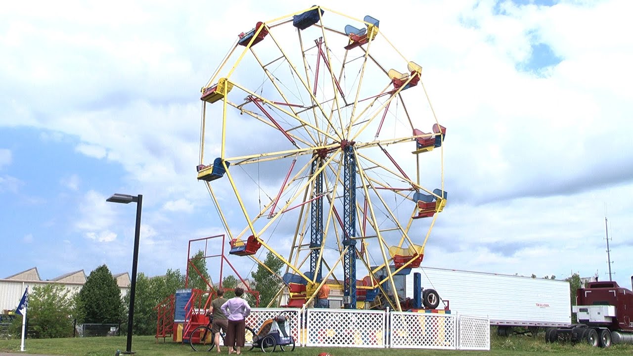 Time lapse: Building the Ferris wheel for La Fete de Marquette