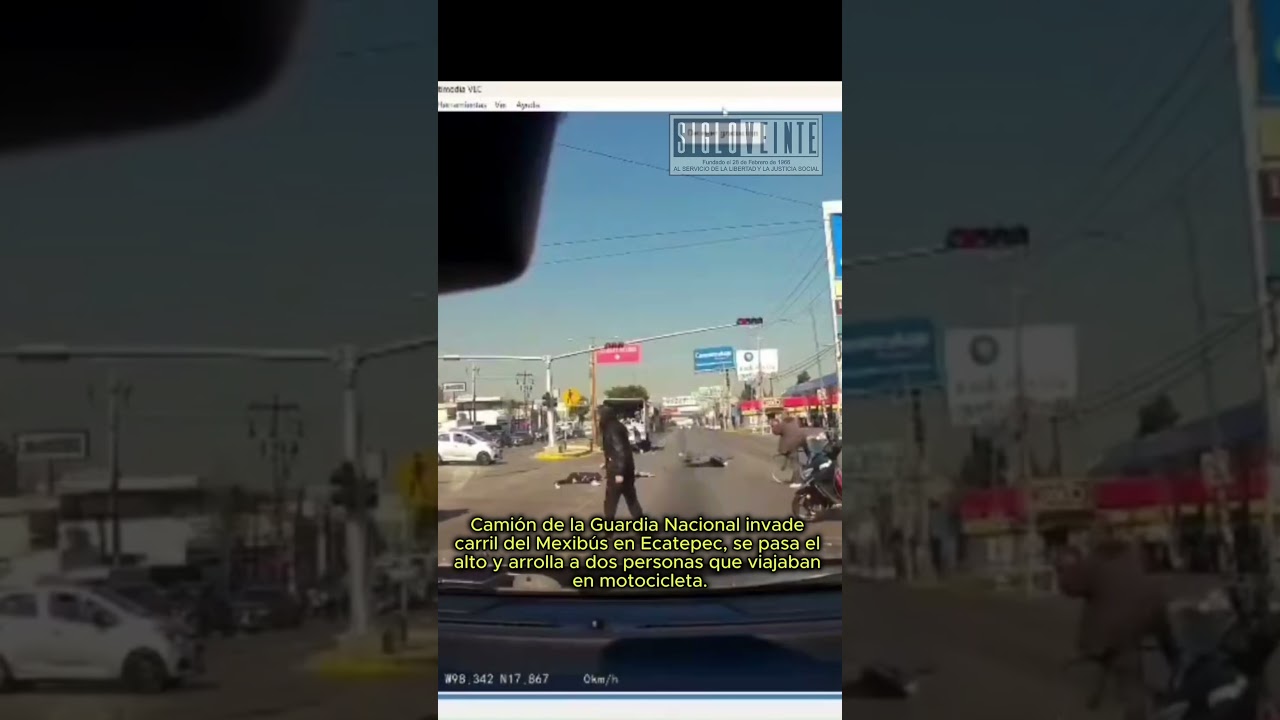 Camión de la GN invade carril del Mexibús, se pasa el alto y arrolla a dos que viajaban en moto