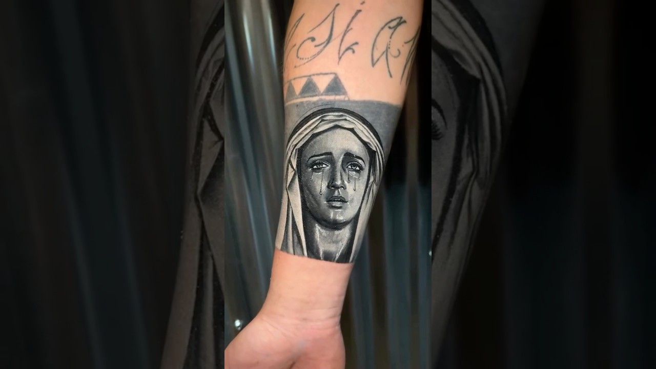 Transformando uma tatuagem preta antiga com tinta branca… O que acharam dessa ideia? 🖤🤍 #tattoo