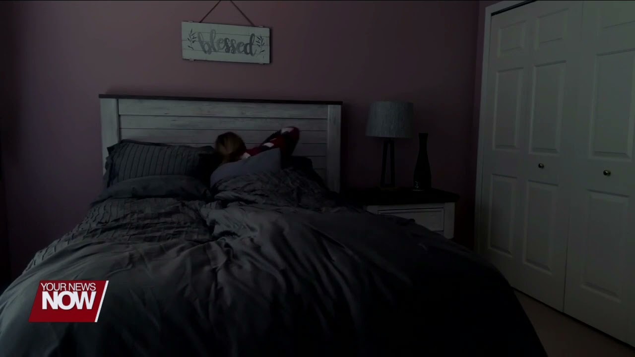 Sleep expert weighs in on why some people wake up at the same time every night