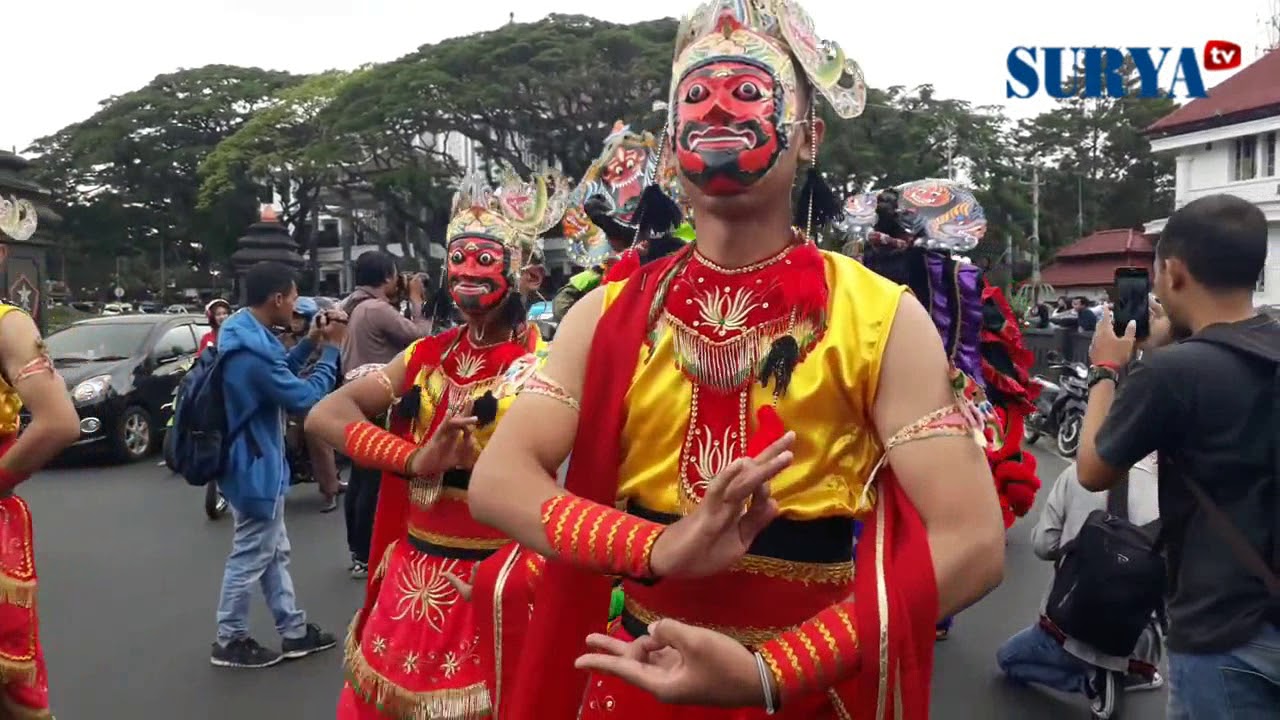 Kerlap-kerlip Ruwatan Sura di Kota Malang - Tribun Video