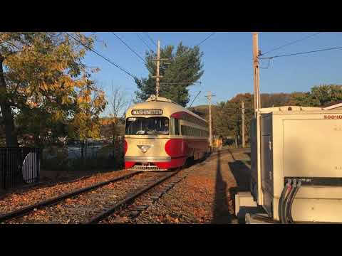 Pittsburgh PCC 1711 pulling in the platform