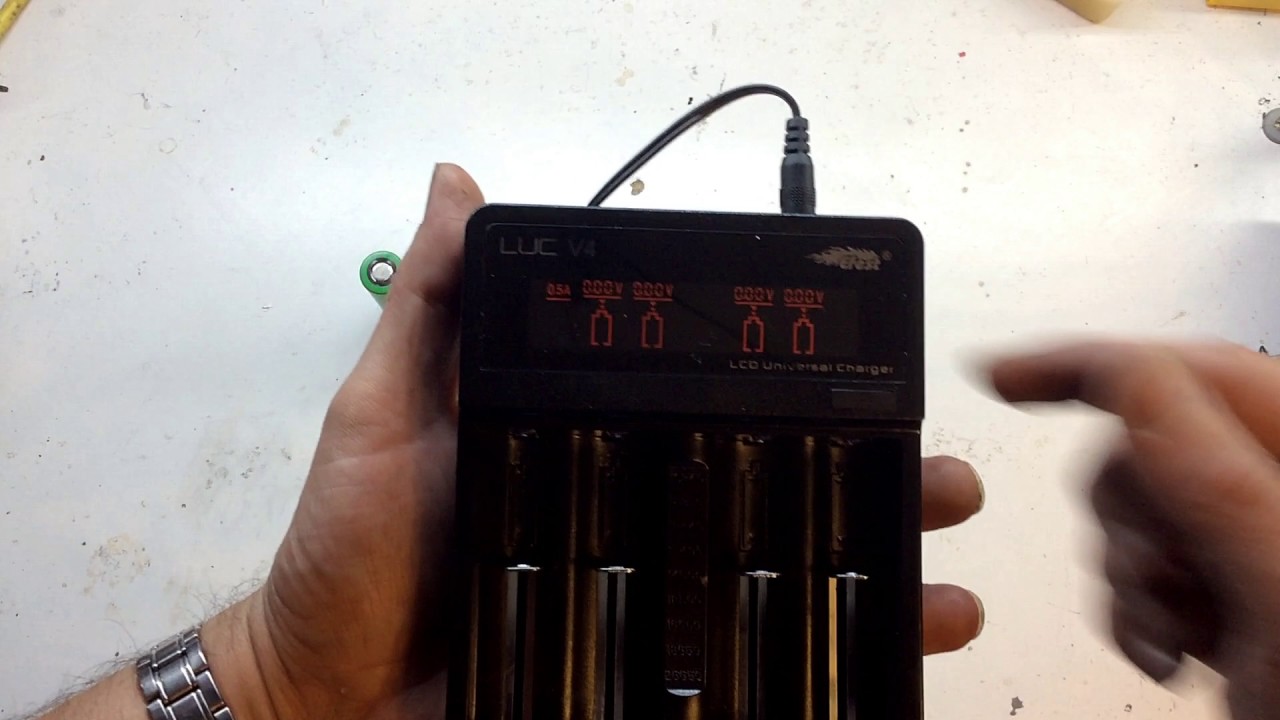 Efest LUC V4 lithium charger review