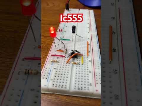 The 555 timer IC 💡with led #arduino #breadboard #led #engeenering #ic555