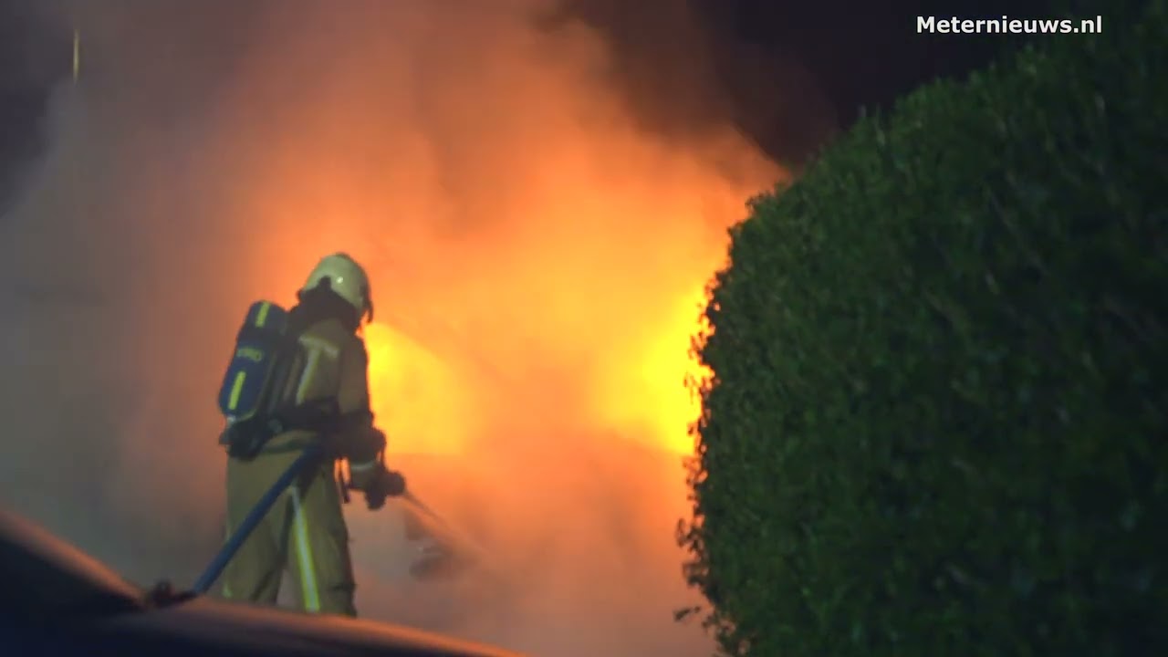 Bedrijfsbusje in lichter laaie in Assen(Video)