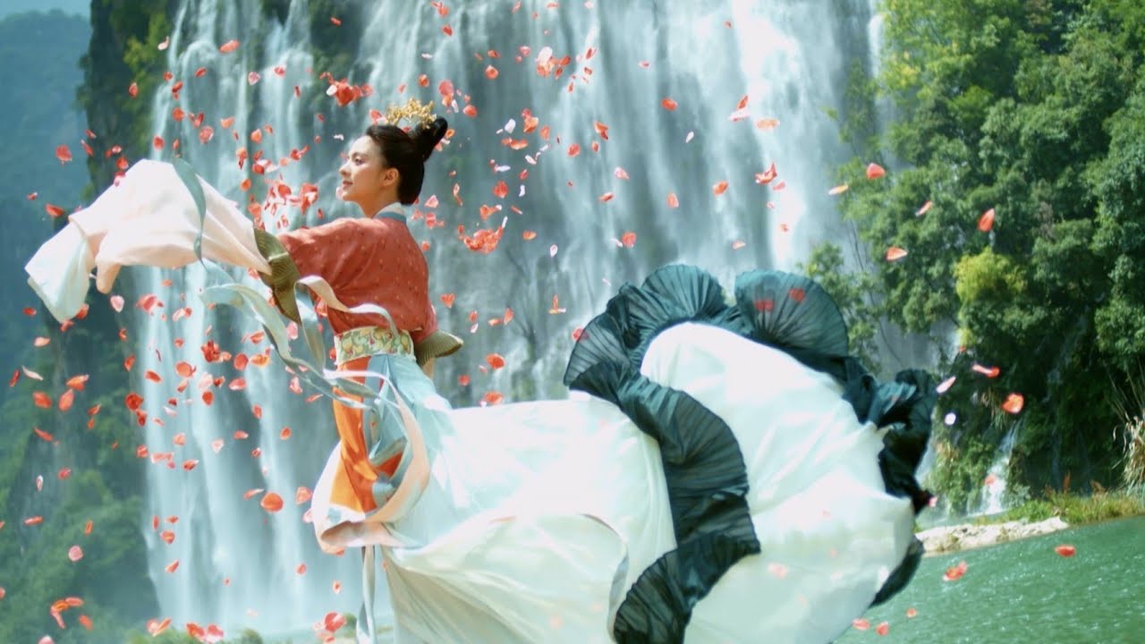 Traditional hanfu clothes reflect the history of Chinese civilization