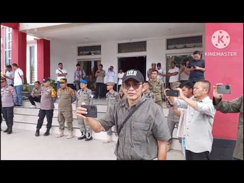 AWaSI Provinsi jambi unjuk rasa dikantor walikota sungai penuh terkait keterbukaan informasi publik
