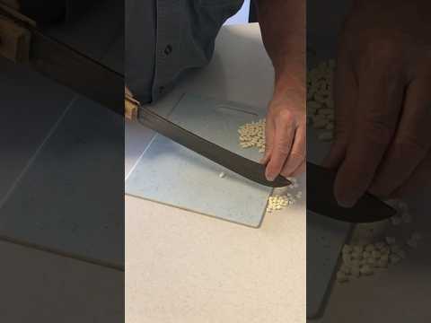 EASY way to cut pills IN HALF #simple #trending #foryou #diy