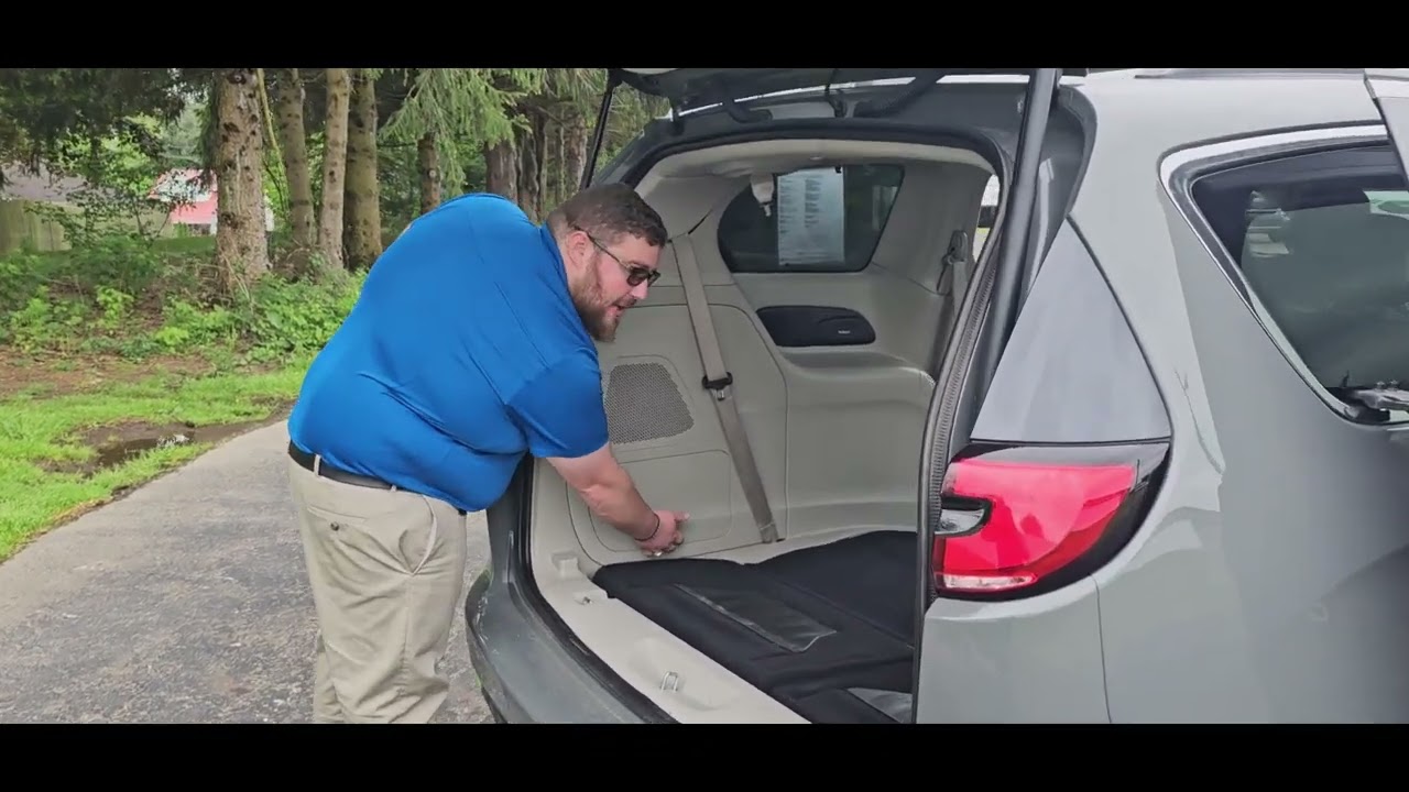 How to Use Stow n Vac - Chrysler Pacifica 2021, 2022, 2023, 2024