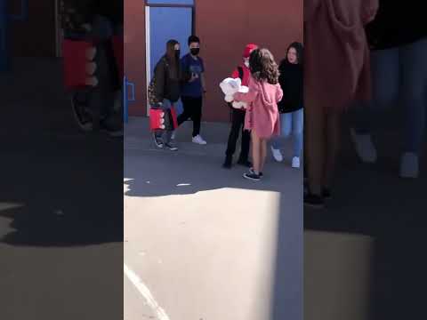 Middle school relationships at my school be like ..ππ€·π»ββοΈ