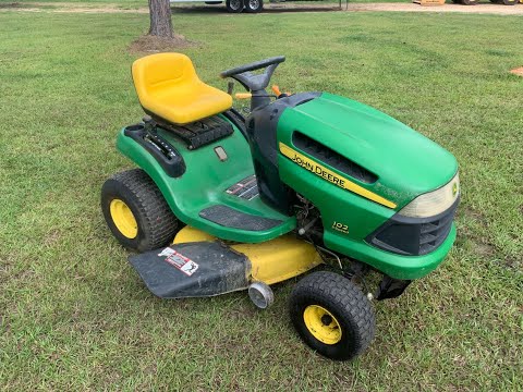 2009 John Deere LA105 Riding Lawn Tractor SN284 Lot#47