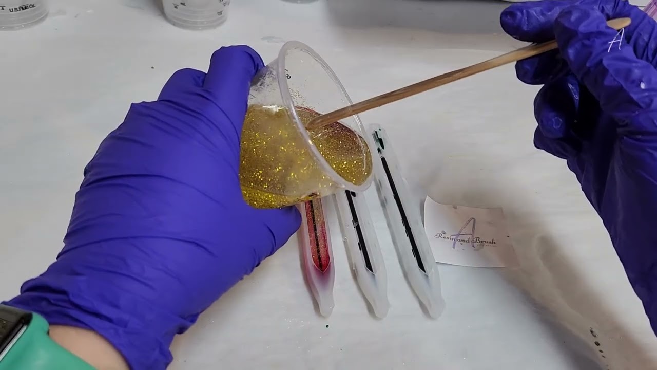 Resin Poured Glitter Pens!