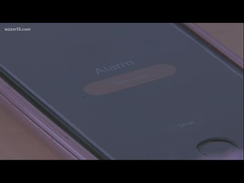 Hitting snooze does not help your restorative sleep